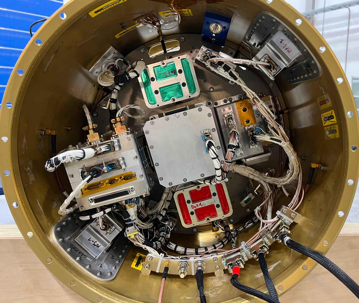 DLR – Experimente und ein „Spion“ in Schwerelosigkeit