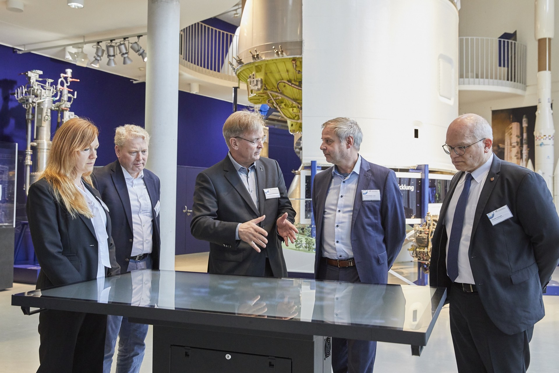 Bundestagsabgeordneter Till Mansmann zu Besuch beim DLR Lampoldshausen