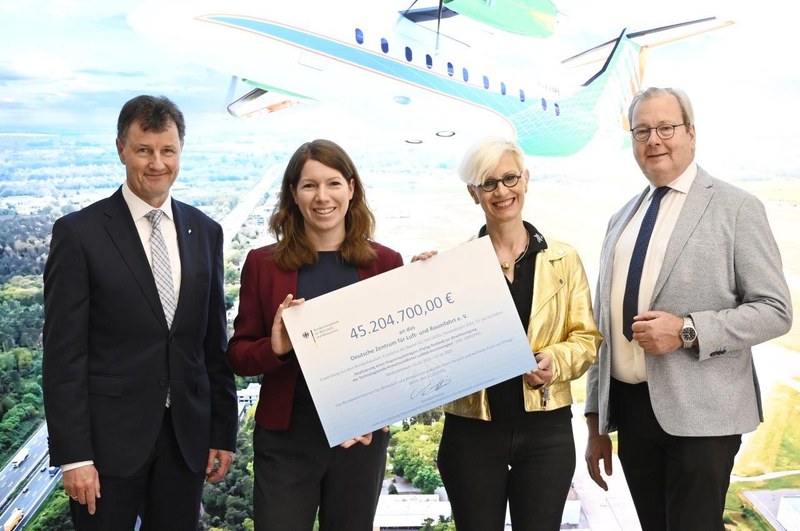 Förderbescheidübergabe im Bundesministerium für Wirtschaft und ...
