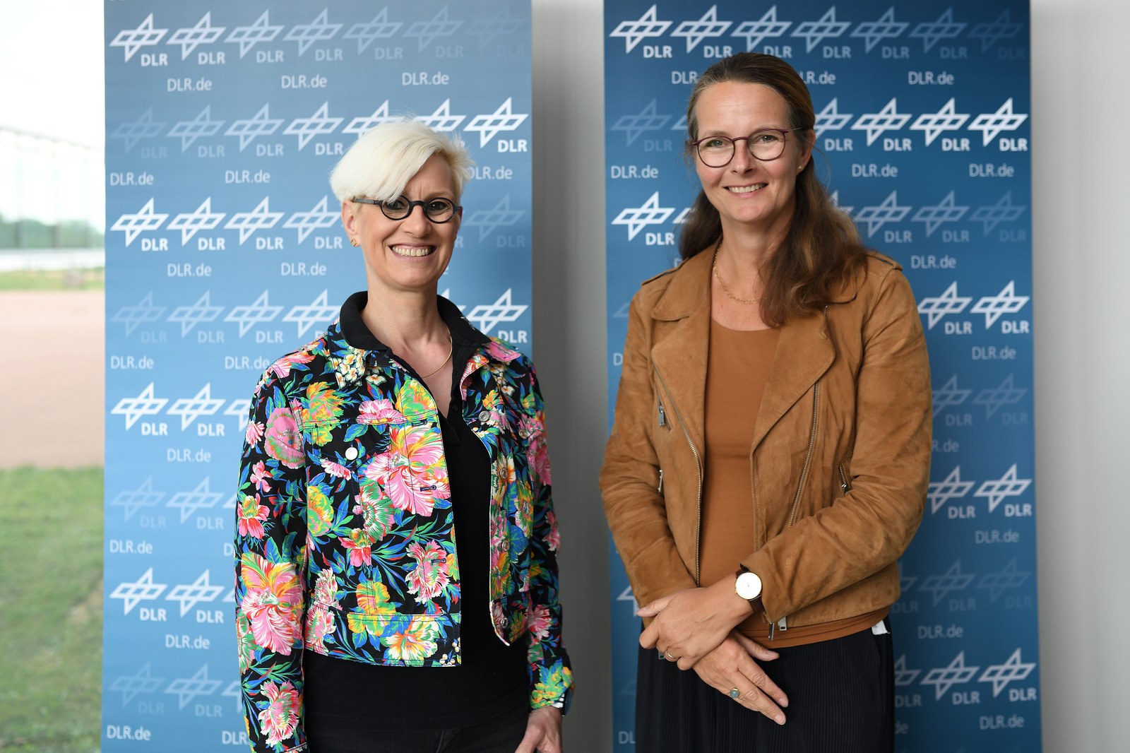 DLR-Vorstandsvorsitzende Prof. Dr.-Ing. Anke Kaysser-Pyzalla und ...