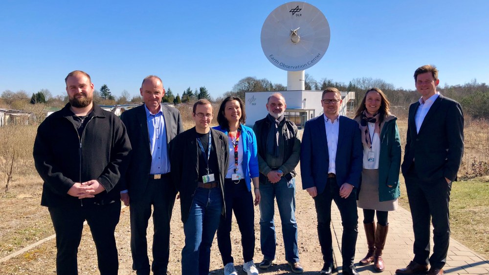 Landtagsabgeordneter David Wulff besucht das DLR in Neustrelitz