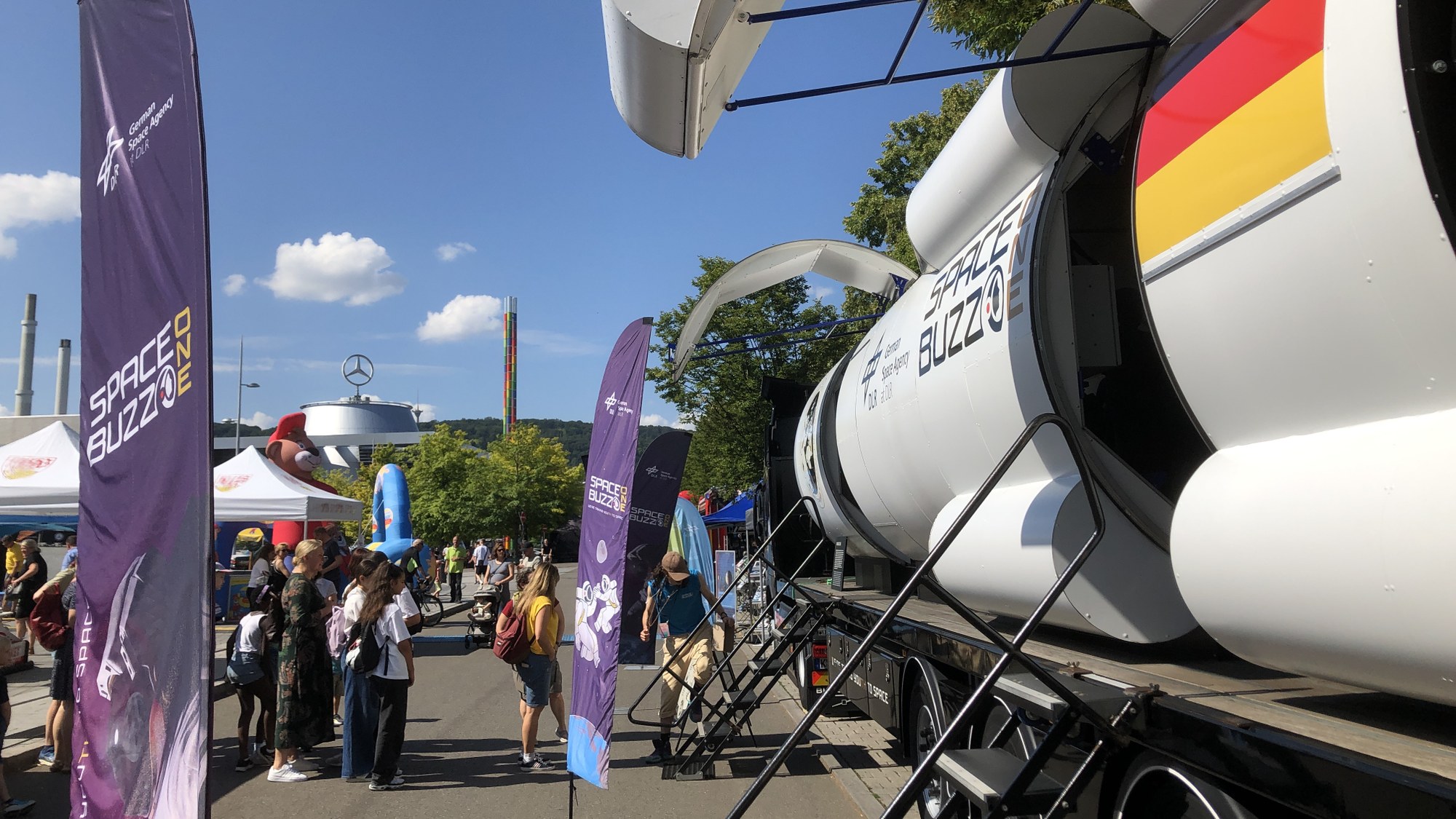 Der SPACEBUZZ ONE der Deutschen Raumfahrtagentur im DLR war beim Familientag des Mercedes-Benz ...