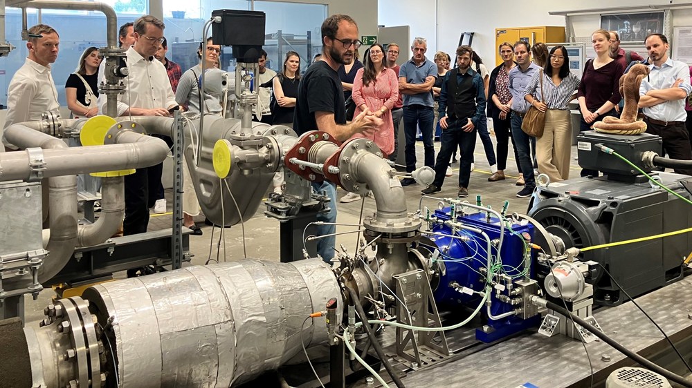 Nachwuchskreis des BMWE besucht DLR in Cottbus