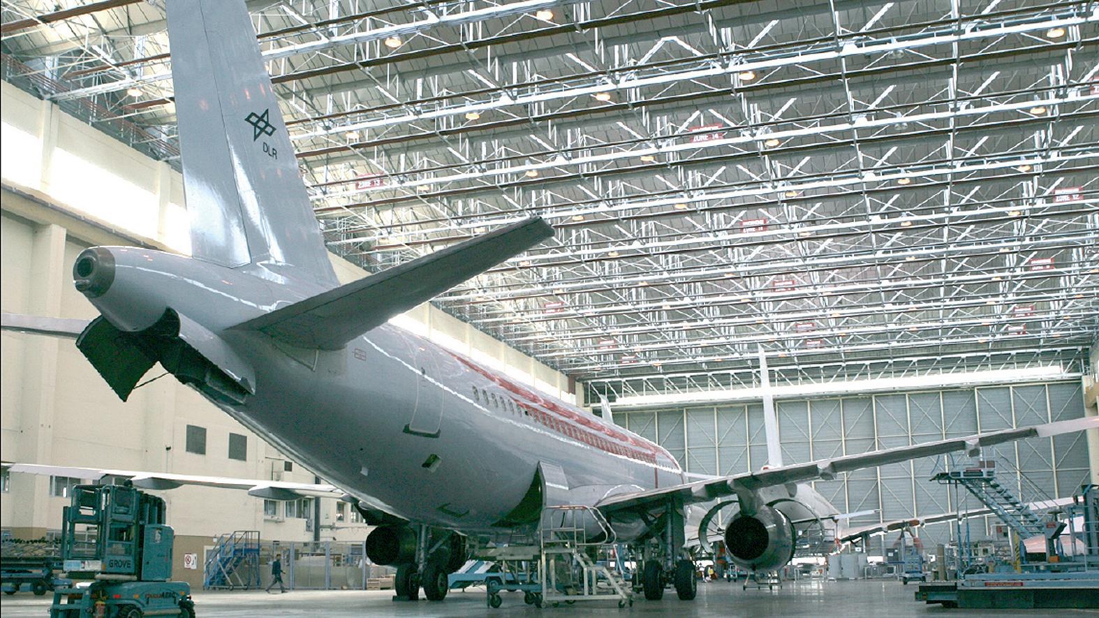 Forschungsflottenmitglied ATRA im Wartungshangar