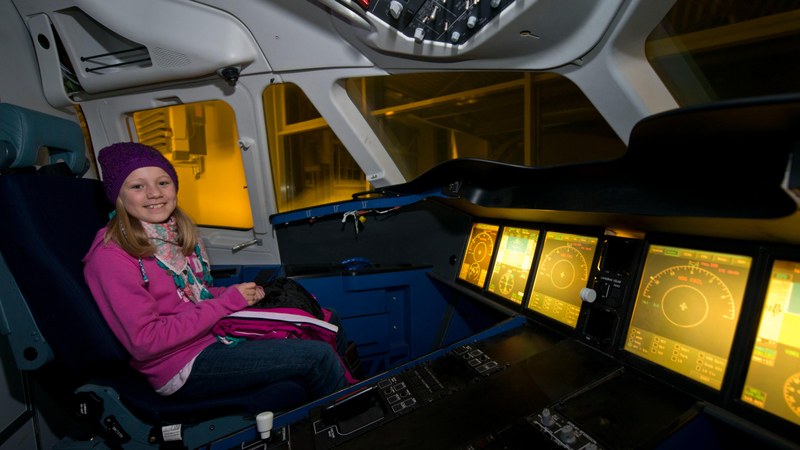 Im Cockpit des Forschungsflugzeuges Do 728