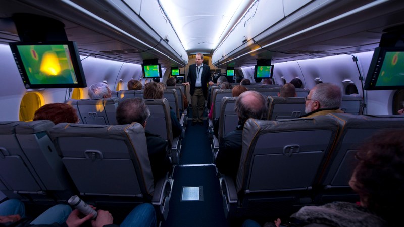 Im Forschungsflugzeug Do 728