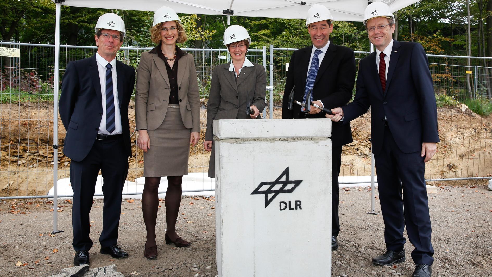 Ideen bekommen neuen Raum - Grundsteinlegung für das neue Gebäude H am ...