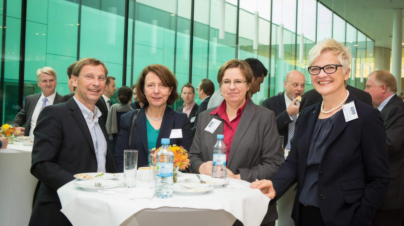 Thomas Waschke (ehemals Daimler), Barbara Dalibard (SNCF), Dr. Christine Lotz-Keens (BASt) und ...