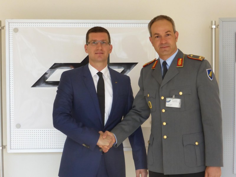 KSK General Dag Baehr besucht das DLR