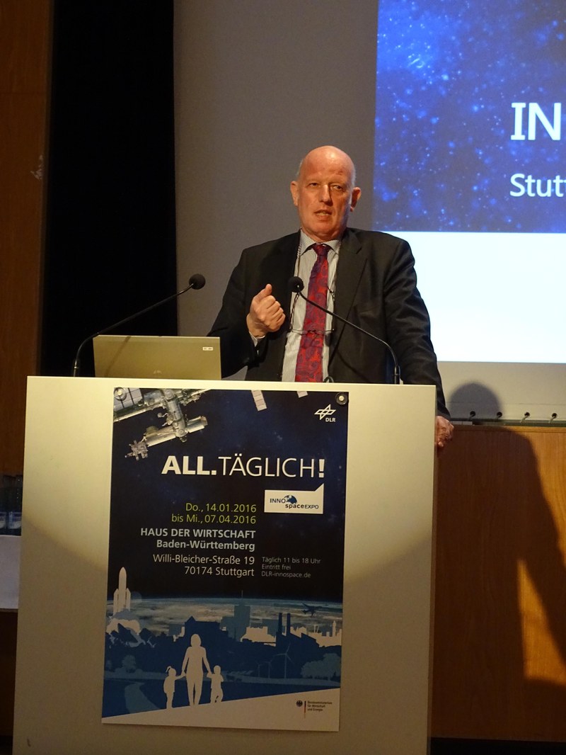 Dr. Gerd Gruppe eröffnet die Ausstellung "ALL.täglich!"