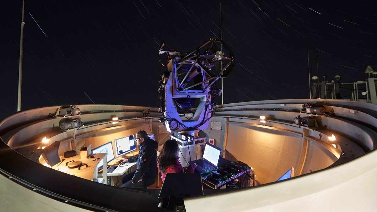 Optische Bodenstation auf dem Institutsgebäude