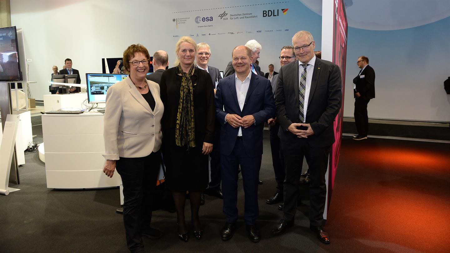 Besuch am DLR Stand auf der ILA Berlin Air Show