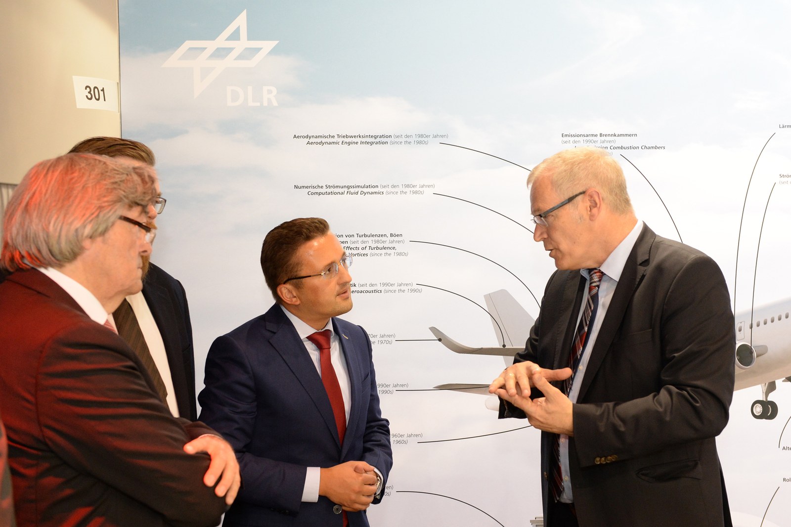 Bundestagsabgeordnete Carsten Körber im Gespräch mit Prof. Henke