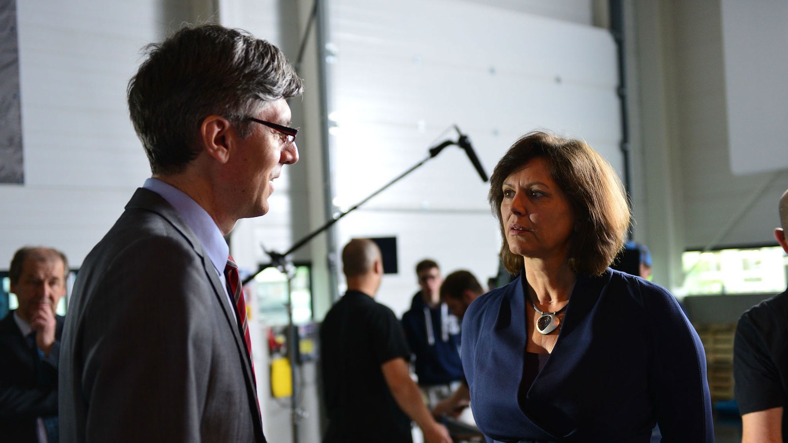 Ilse Aigner im Gespräch mit Prof. Dr.-Ing. Alin Olimpiu Albu-Schäffer