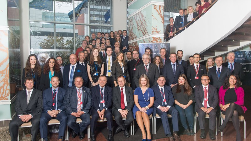 Die Teilnehmer der 19. EIWK diskutieren Raumfahrt und Unternehmergeist ...