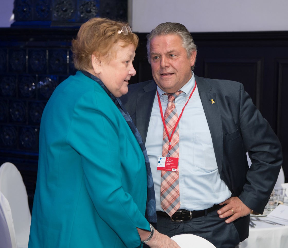 Klaus-Peter Willsch MdB im Gespräch mit Ene Ergma, Vorsitzende des estnischen ...