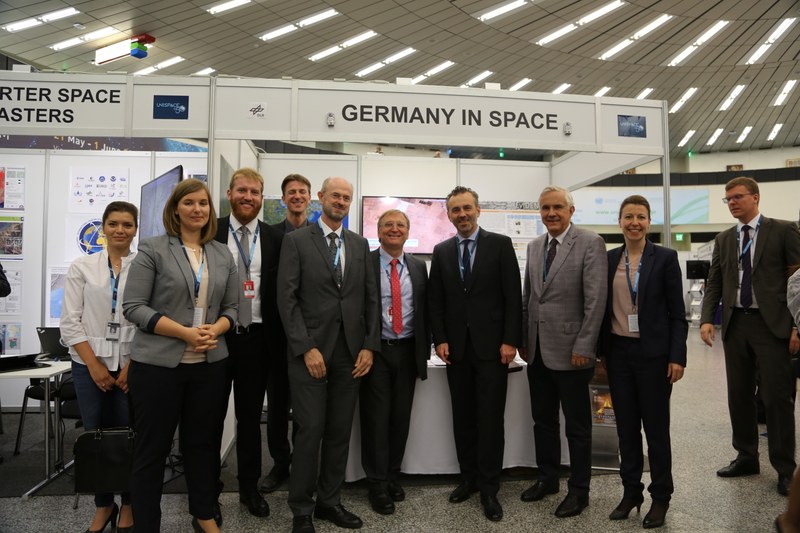 Deutsche Delegation am Stand "Germany in Space"