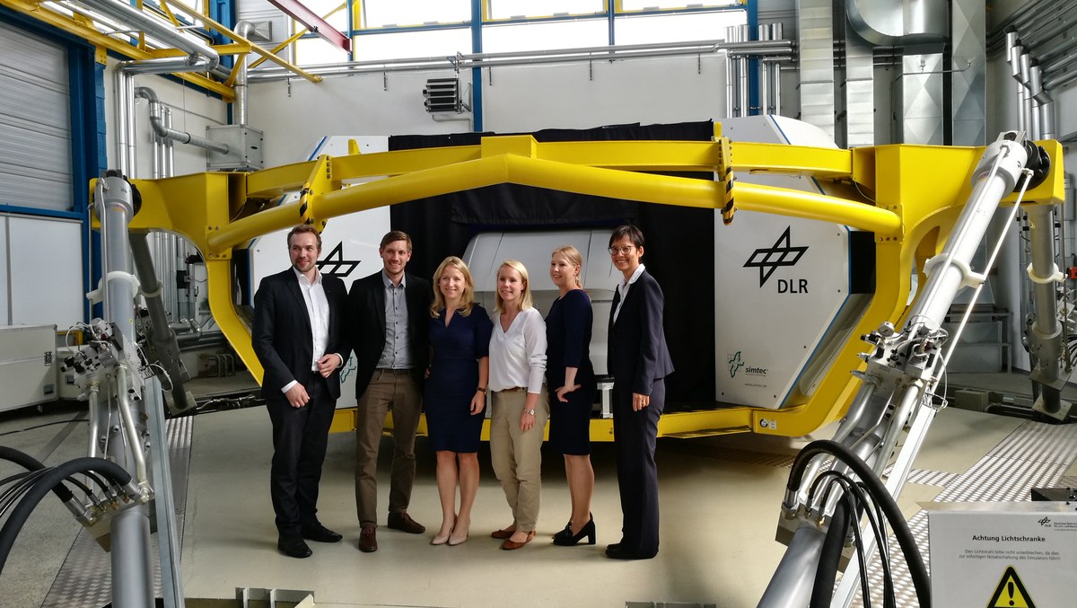 DLR - Daniela Kluckert MdB besucht das DLR