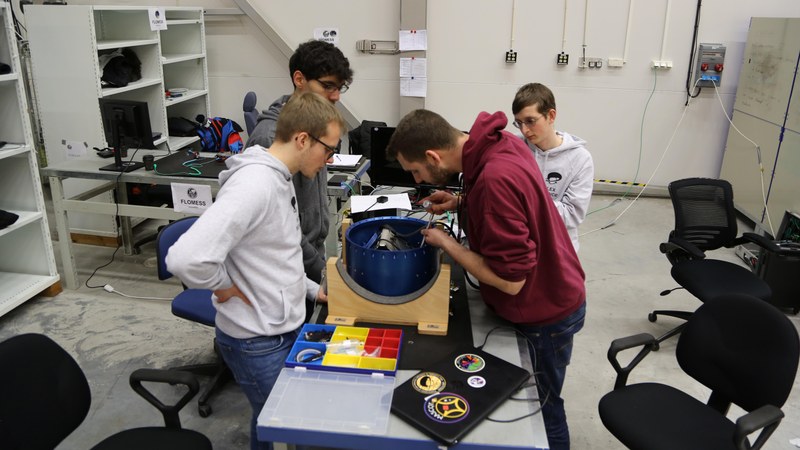 DLR - Letzte Vorbereitungen vor dem Benchtest