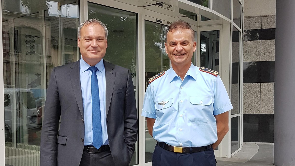 DLR - Generalleutnant Badia im DLR Raumfahrtmanagement