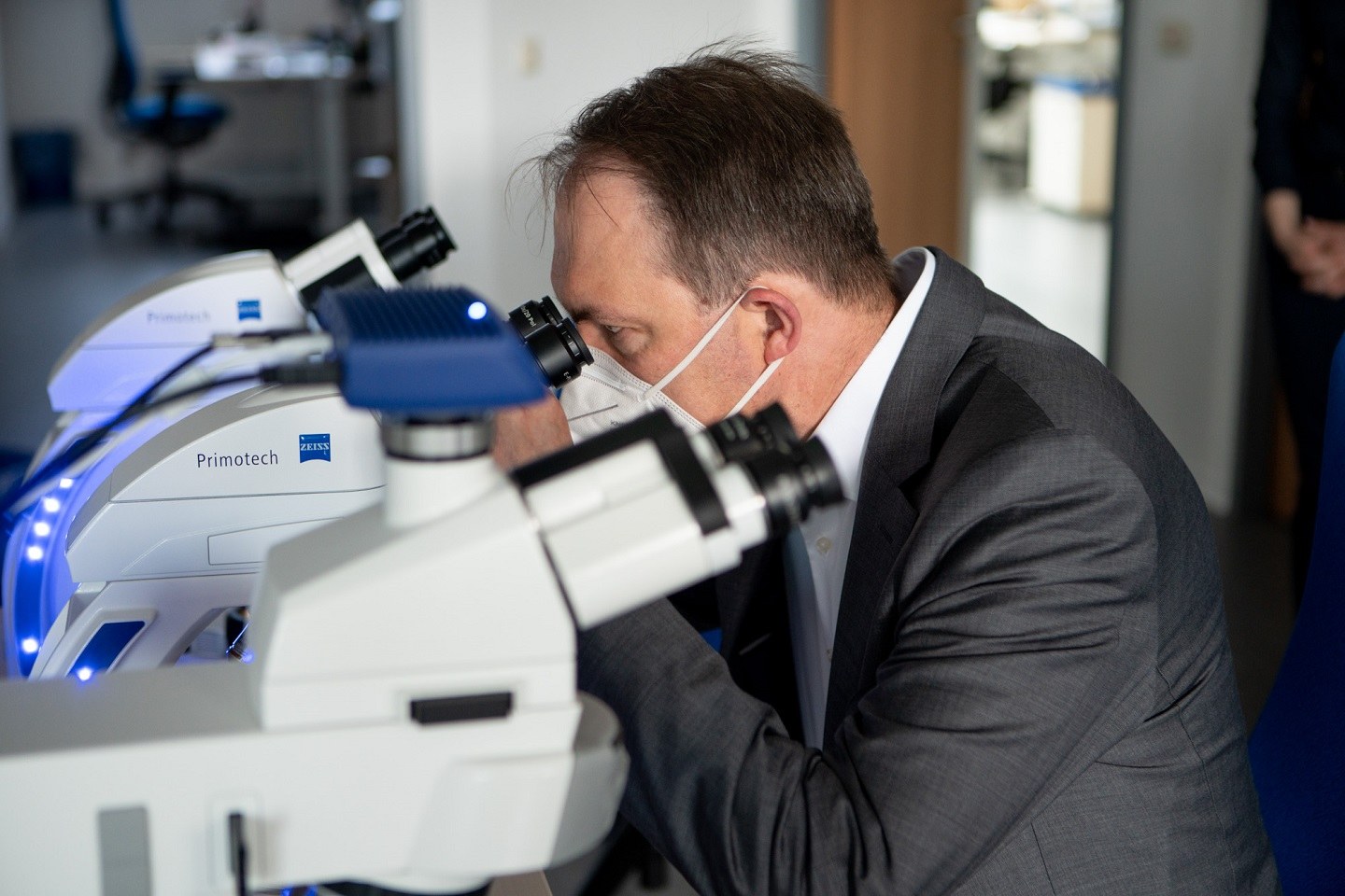 DLR – Neue Lichtmikroskope für das DLR_School_Lab Jena