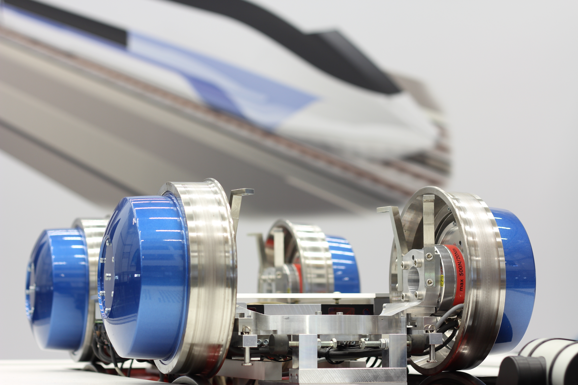 1:5 Rollprüfstand mit Losrad-Experimentalfahrwerk