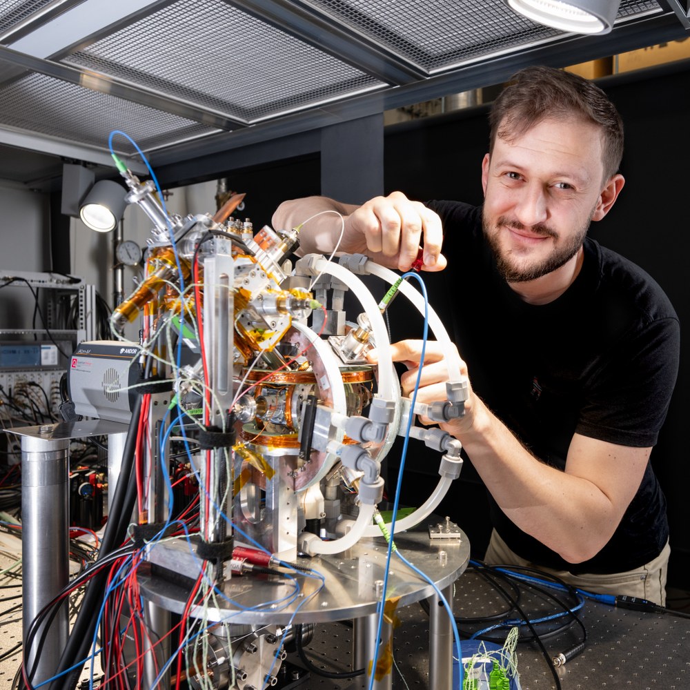 „We’re building a new compact sensor that will use entangled atoms in ...