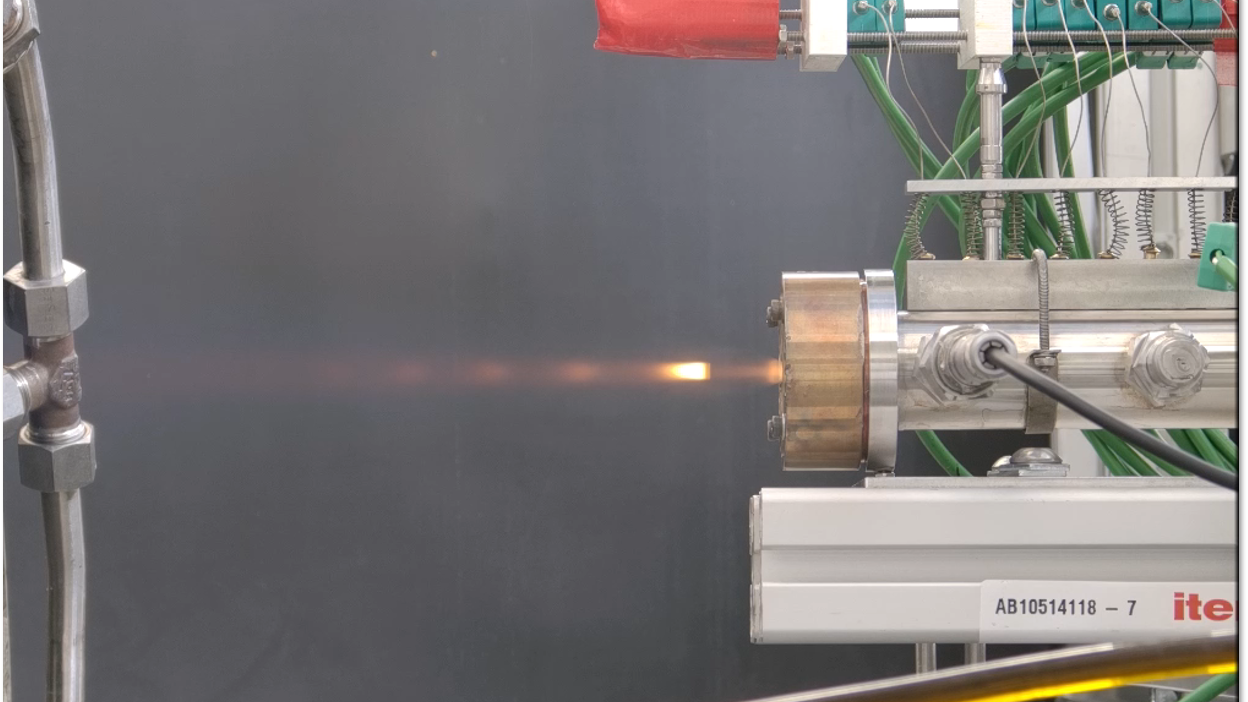 Brennkammertest mit Nitromethan-basiertem grünen Monergol