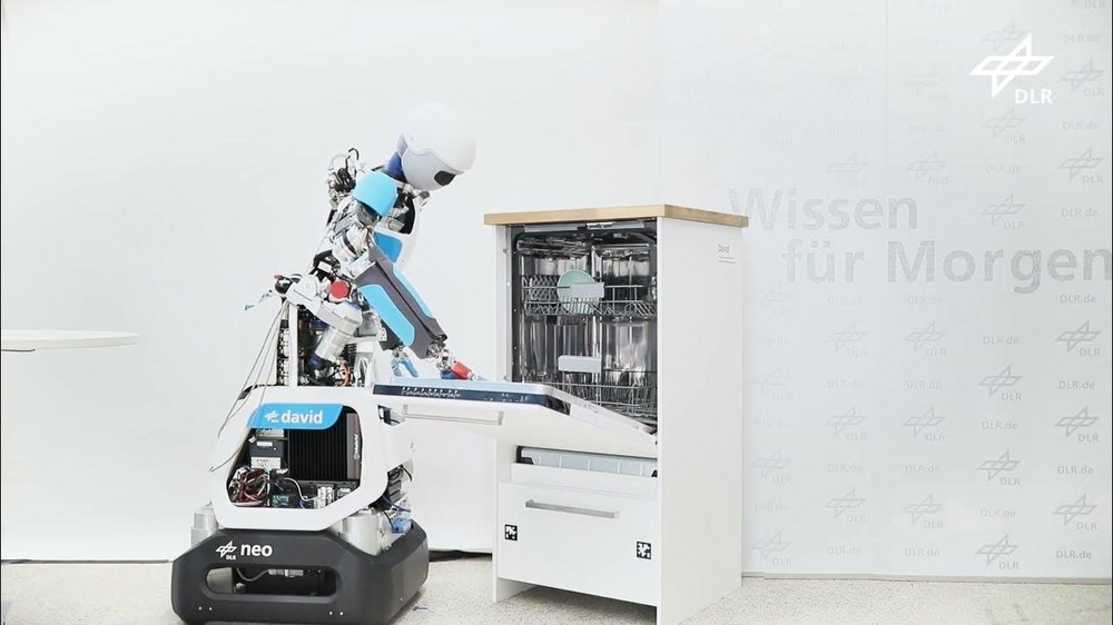 Video: Humanoider Roboter neoDavid: Ihr zukünftiger geschickter Assistent