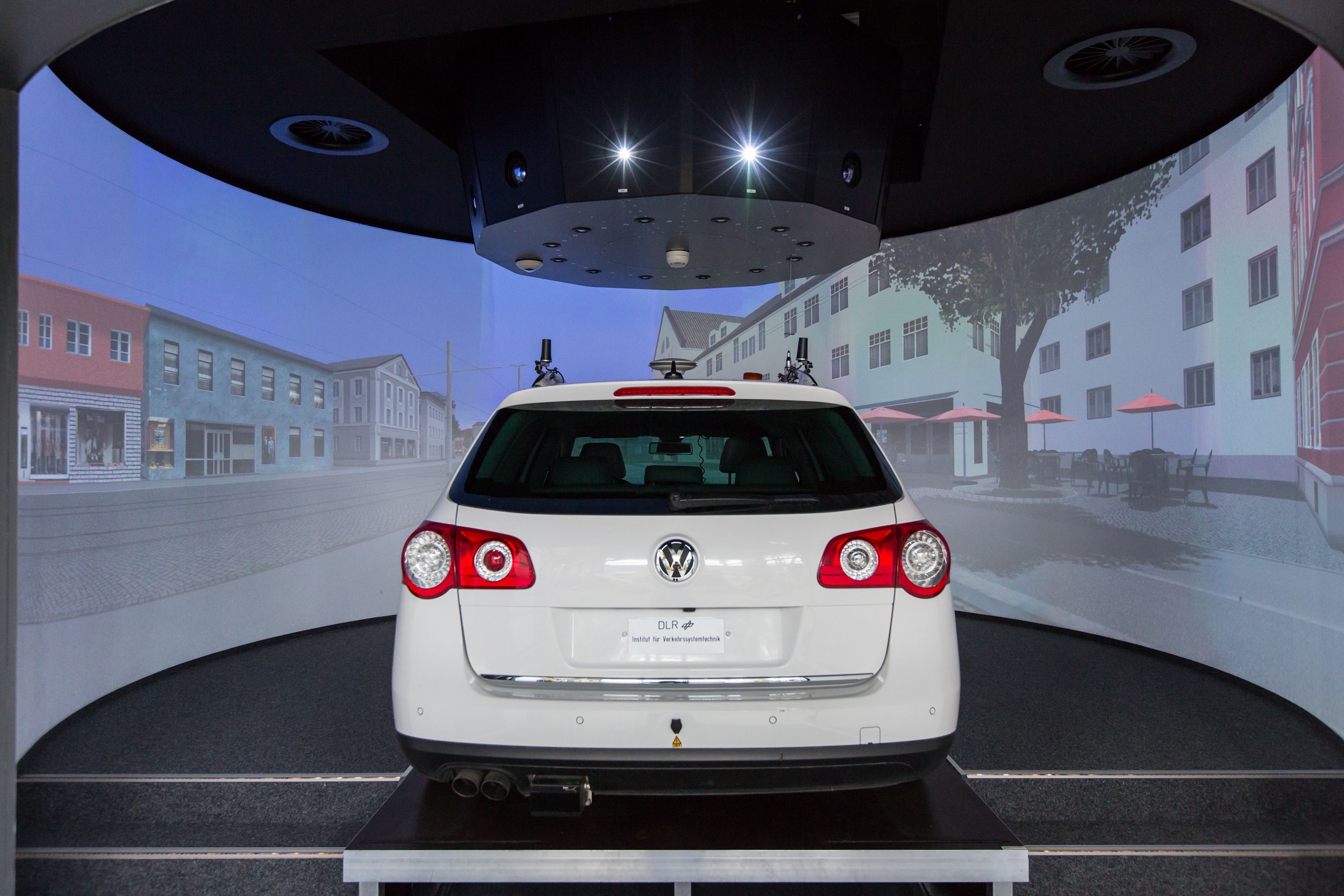 Virtual Reality Lab – Testing driver assistance using 360-degree simulation