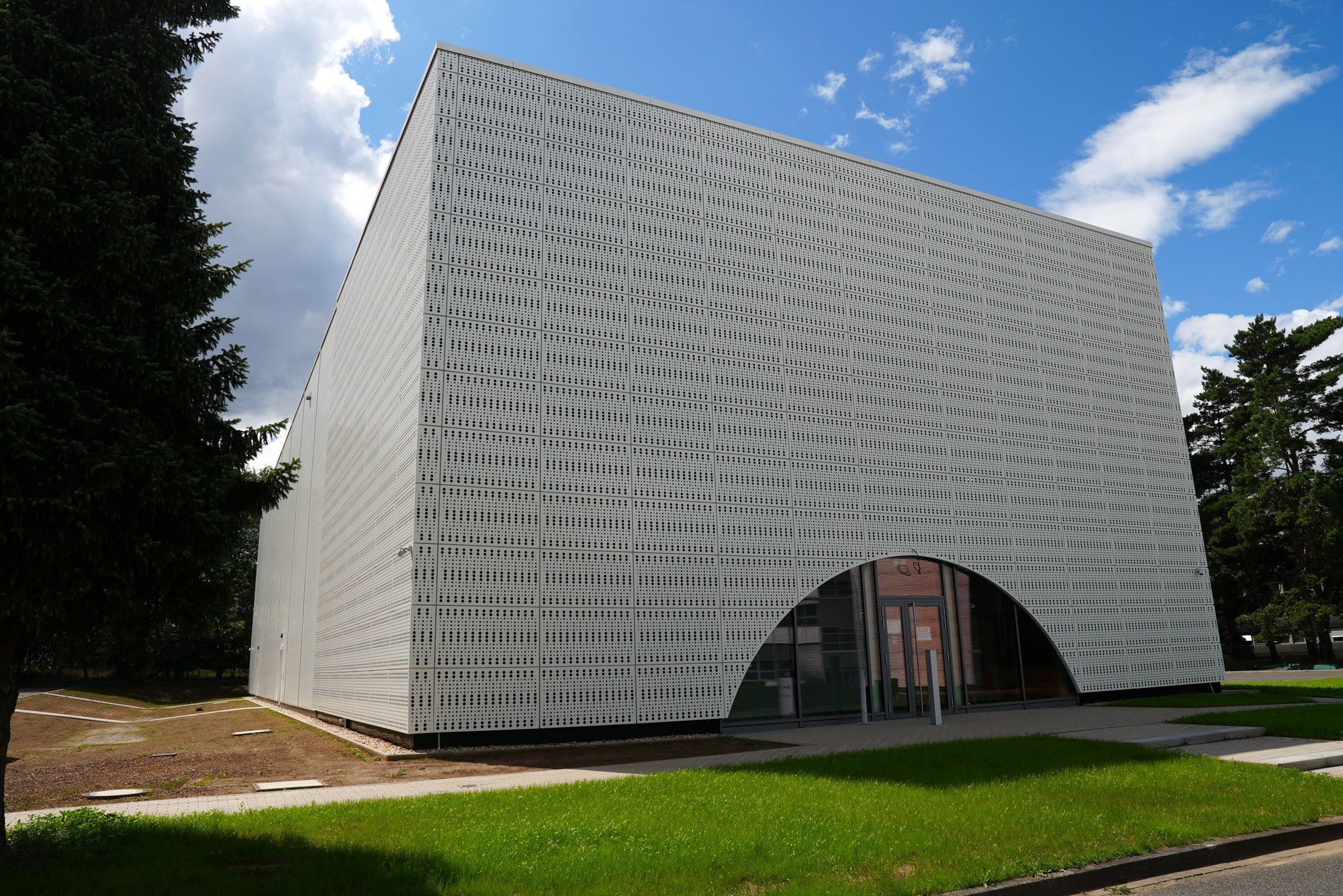 The Sun shines on the lunar hall