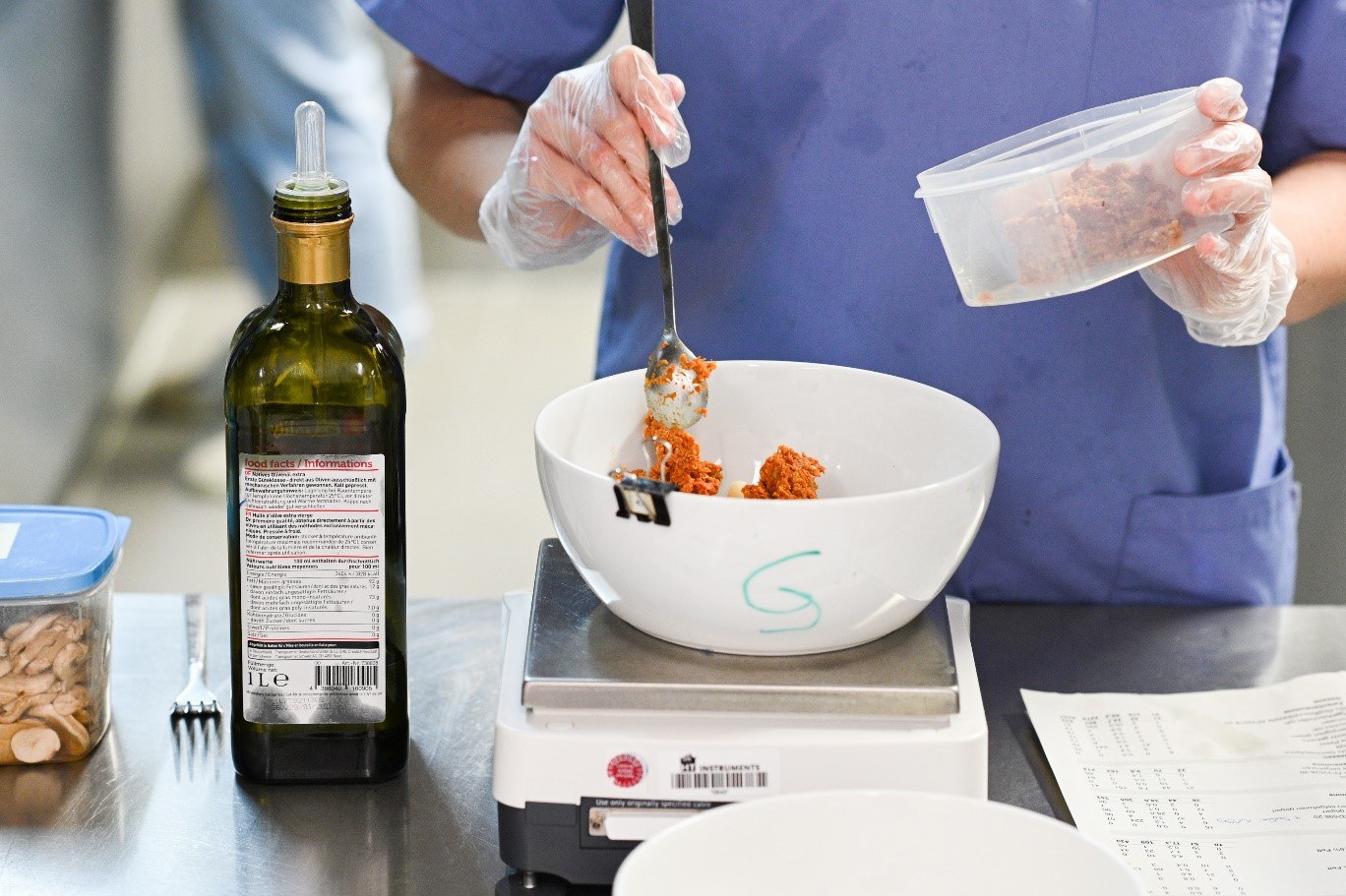 Weighing to the nearest gram