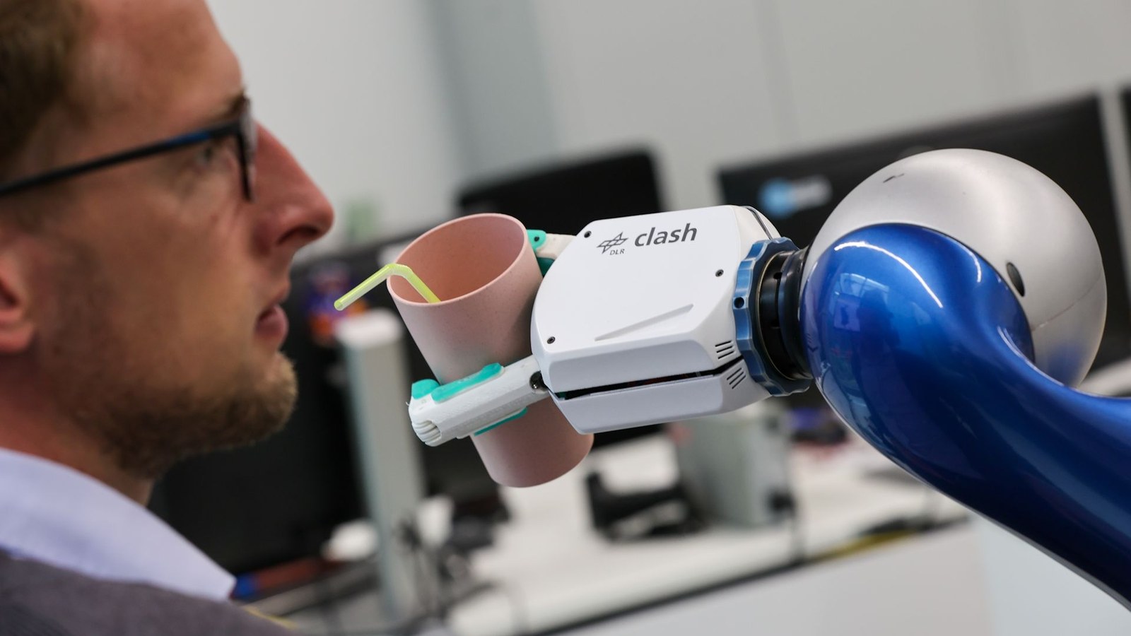The high sensitivity of EDAN’s robotic arm allows for precise gripping ...