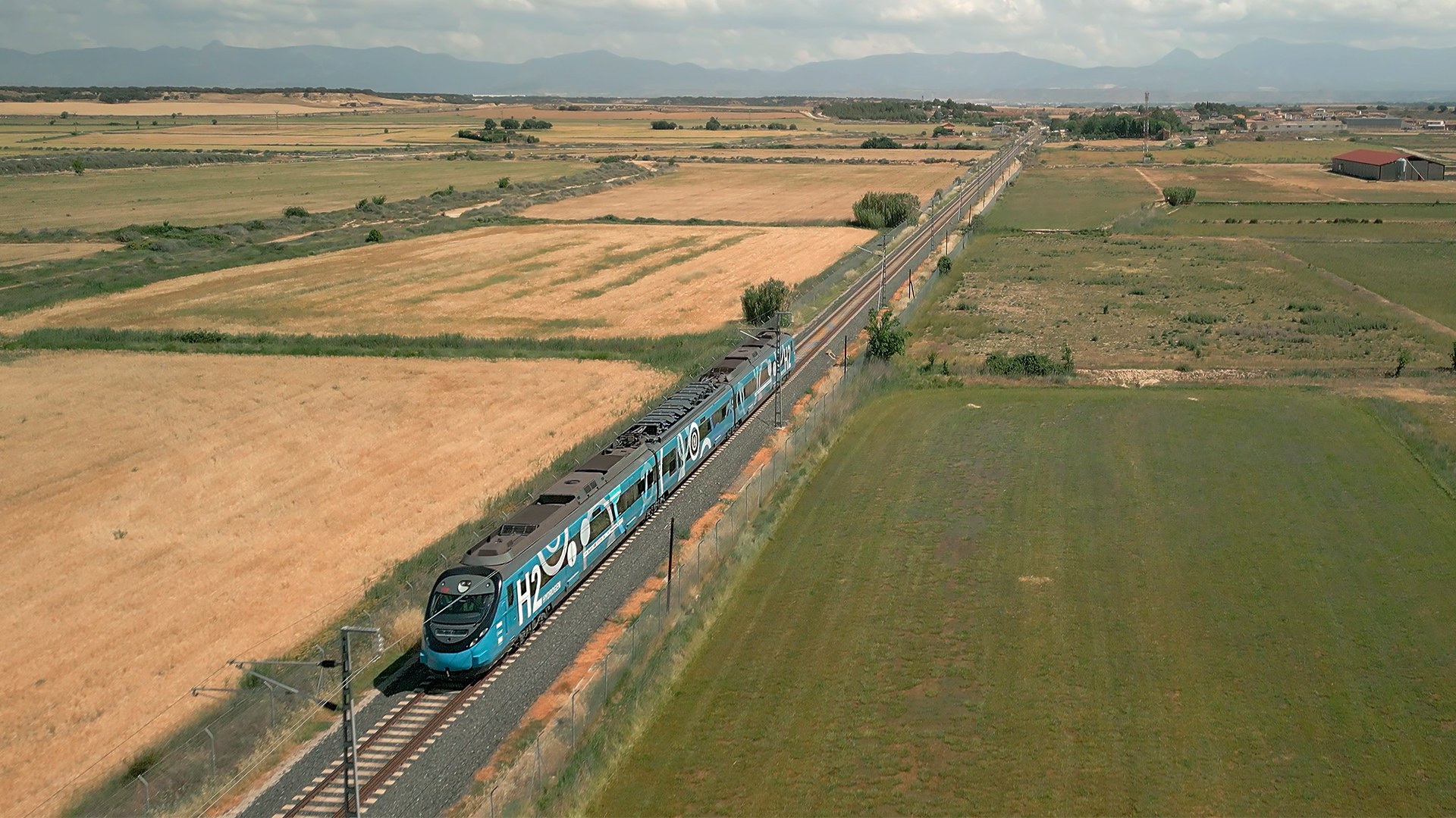 FCH2RAIL - Train from a bird's eye view