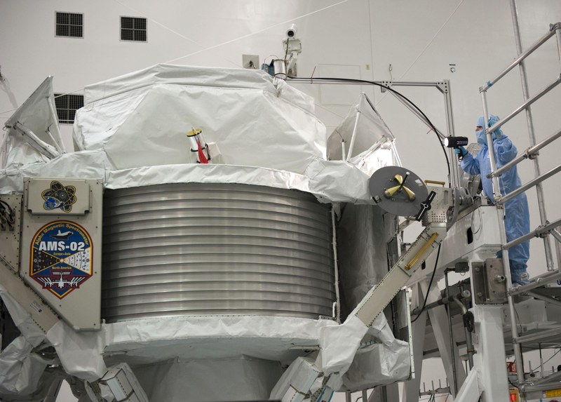 Preparations for loading the AMS instrument