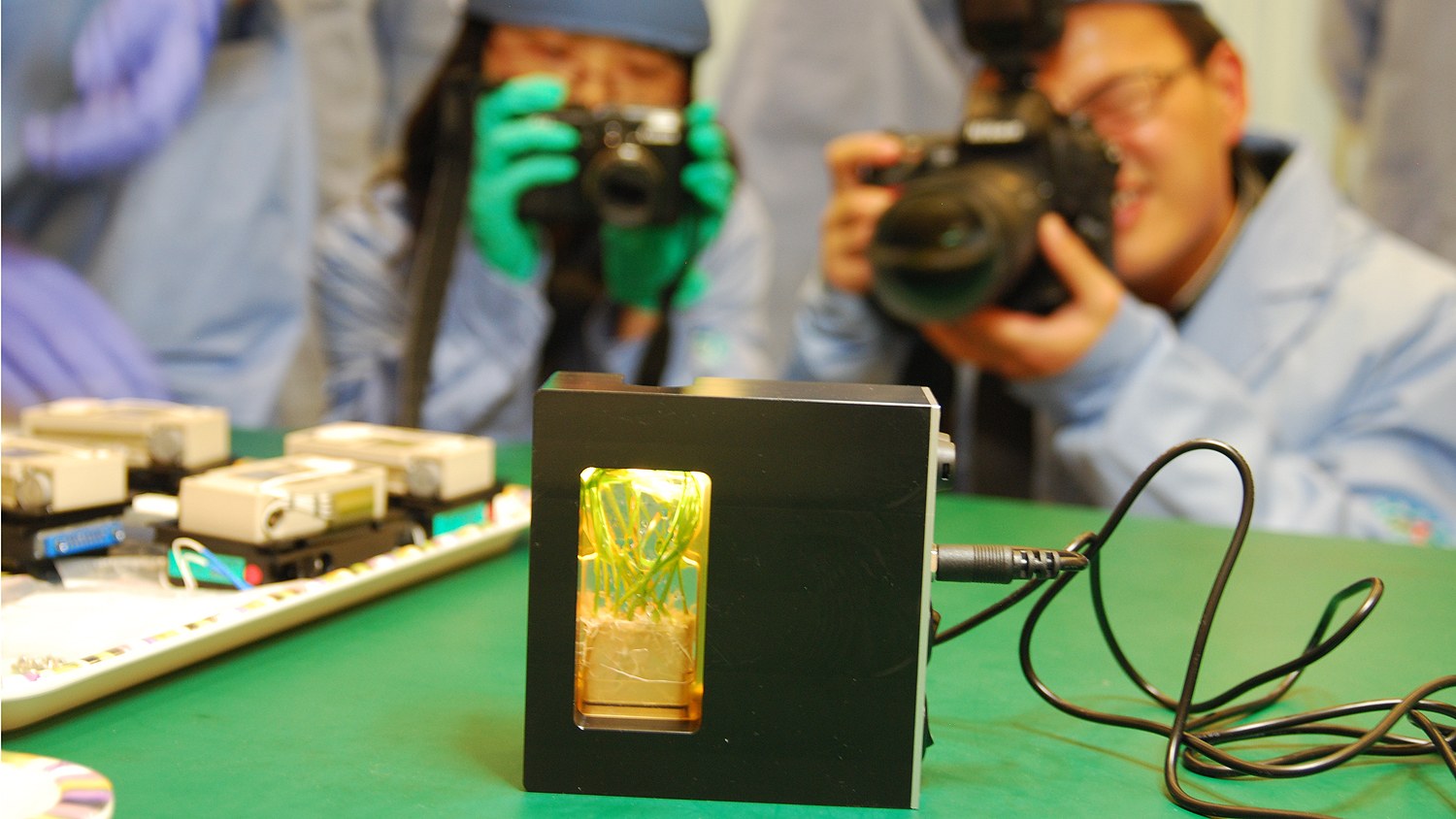 Experiment container