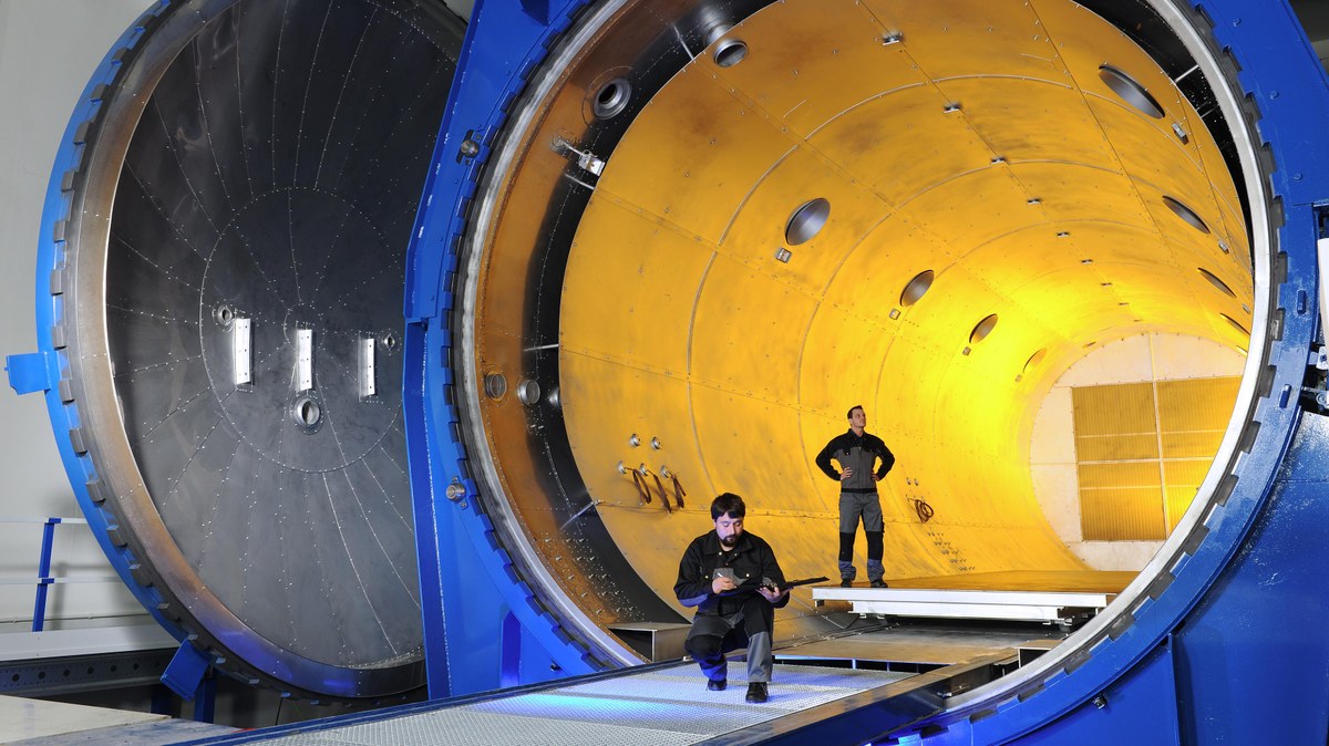 The autoclave in DLR Stade