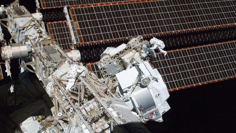 Astronauts Greg Chamitoff and Andrew Feustel install AMS-02