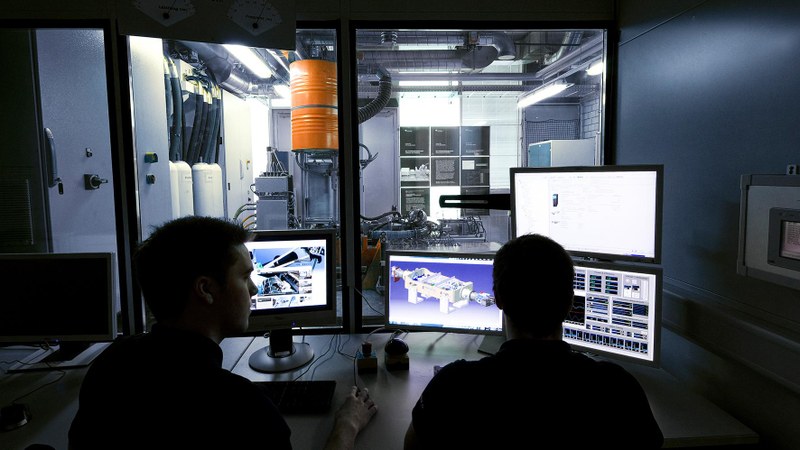 The control room at the FKLG Laboratory at the DLR Institute of Vehicle ...