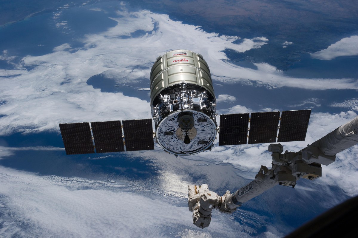 Cygnus Orbital-2 transport vehicle approach robot arm Canadarm-2