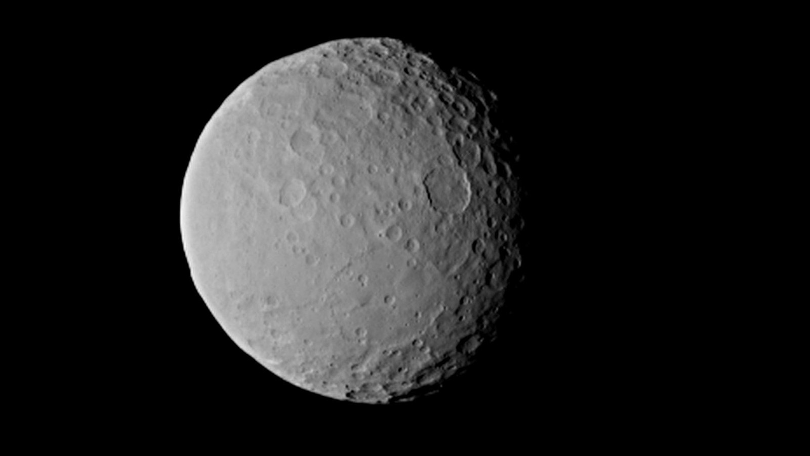 Promising crater-strewn landscape on dwarf planet Ceres