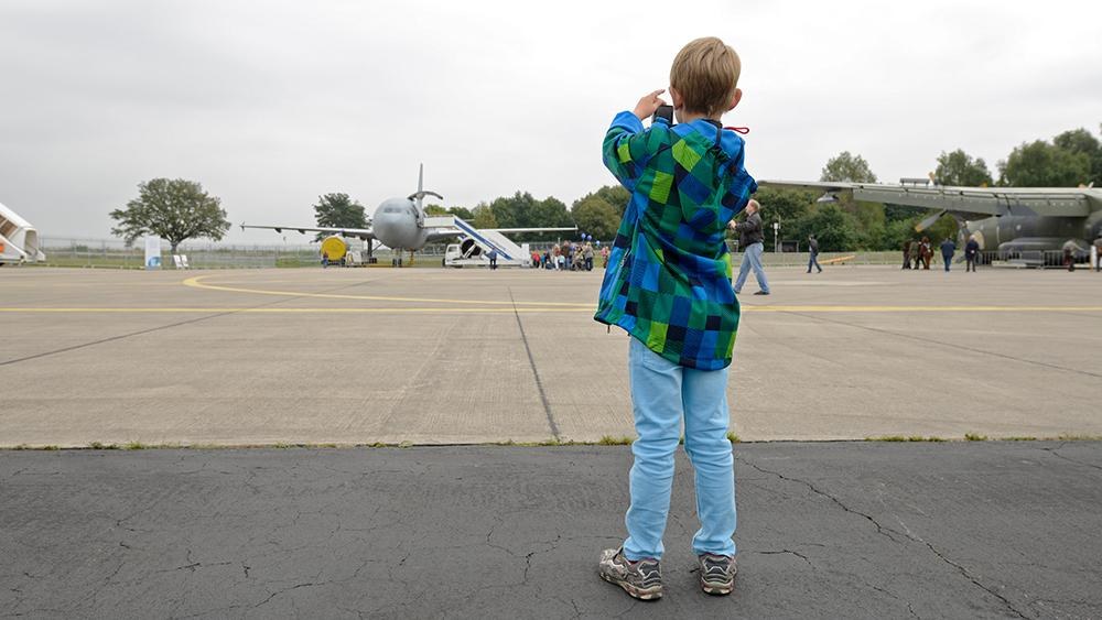Aircraft for young explorers