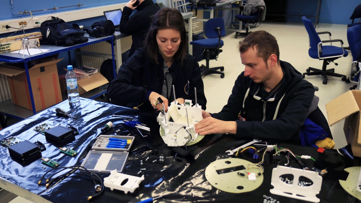 Assembling the telemetry unit of the rocket