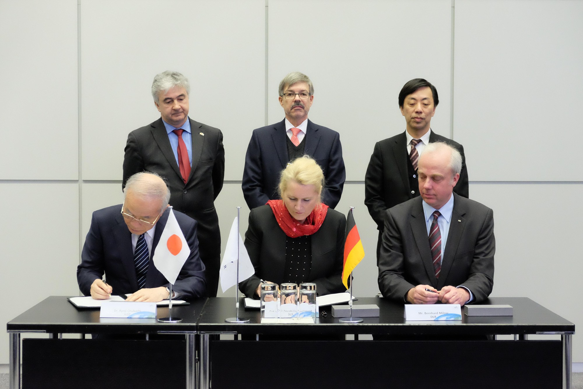 Agreement between DLR and AIST
