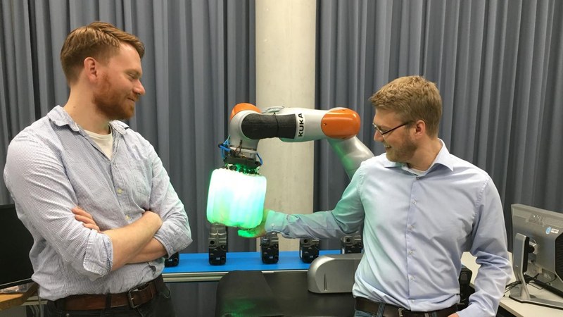 DLR - Robotic airbag for safe human-machine interaction