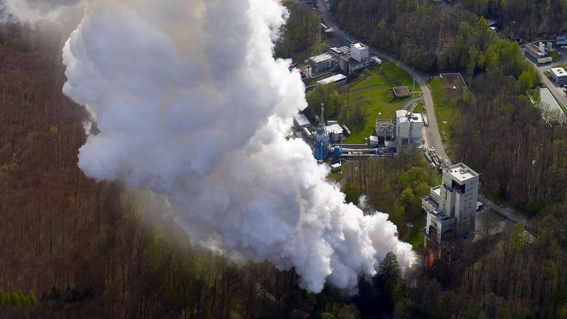 Engine test at the DLR site in Lampoldshausen