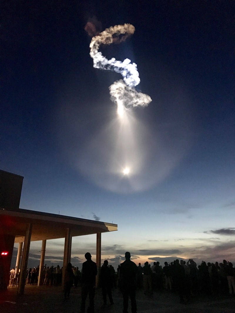 Launch of the Falcon-9 with the Dragon capsule to the ISS. Credit: DLR (CC-BY 3.0)
