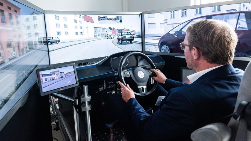 DLR – MoSAIC – a laboratory for multi-driver simulation