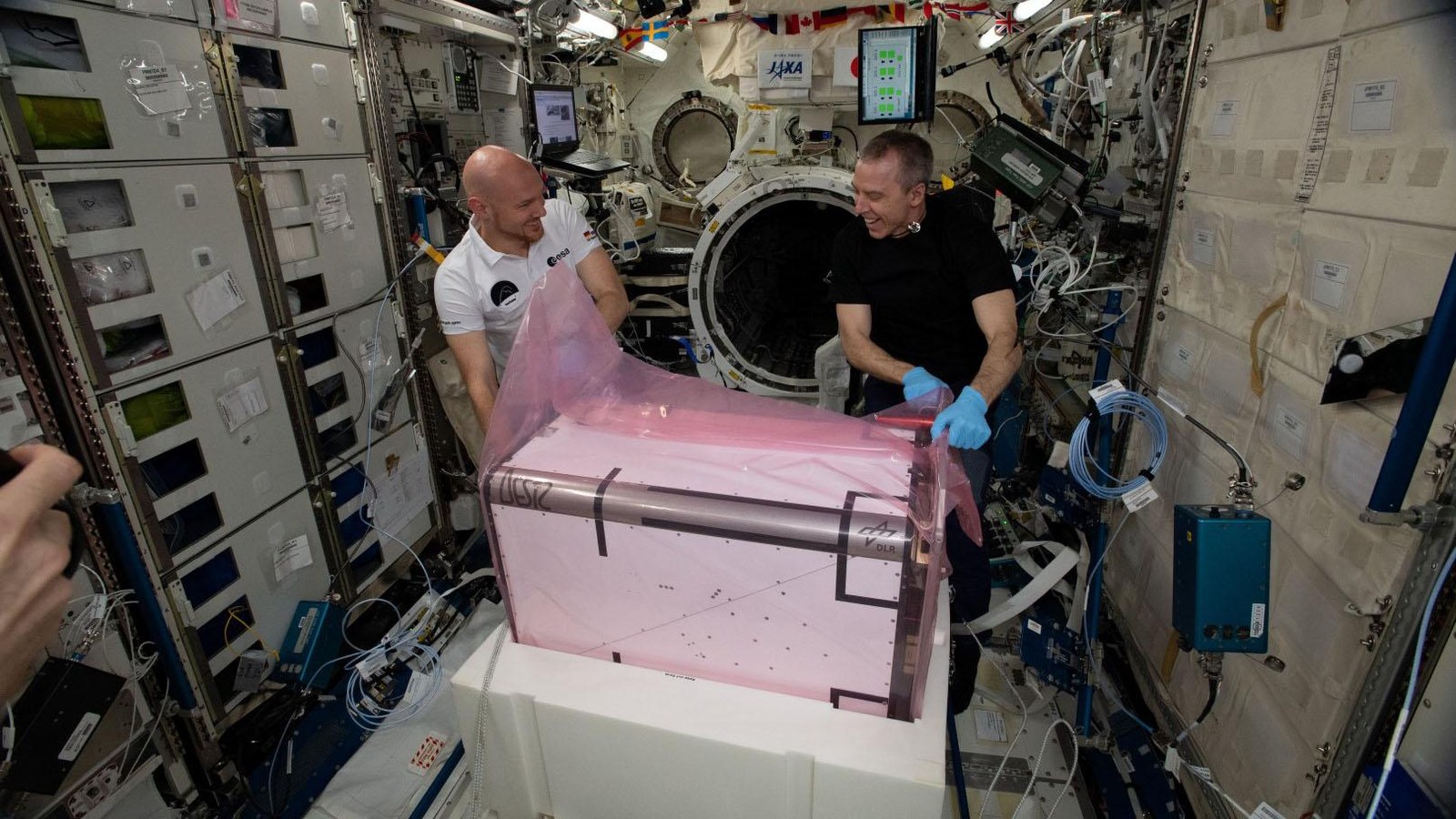 Installation of DLR's hyperspectral camera in space