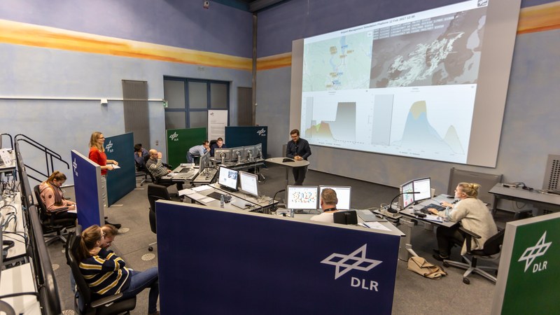DLR - Test campaign in the Airport and Control Center